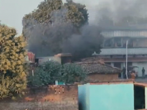 JAMUI NEWS, BIHAR NEWS, ACCIDENT NEWS, Cylinder explosion causes fire in the house, video ...