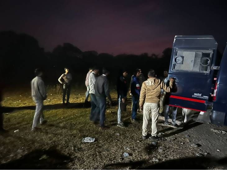 Azad Nagar police took action | इंदौर में खुले में शराब पीने वालों के ...