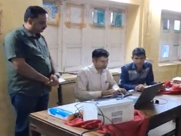 Teams reached half a dozen locations of PWD XEN | PWD XEN के आधा दर्जन ...