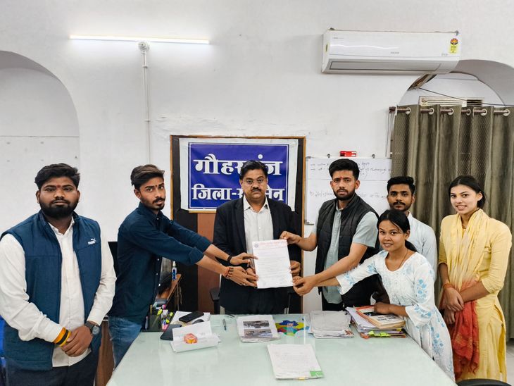 ABVP protests against the arbitrariness of private schools in Mandideep ...