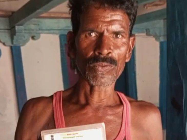 Fingers crushed when fingerprints were not found | फिंगरप्रिंट नहीं ...