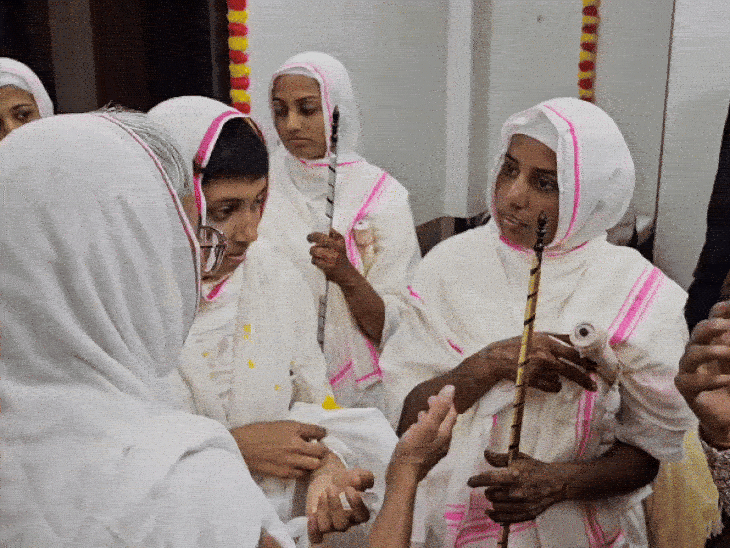 The five newly initiated monks and nuns reached home for the first time ...