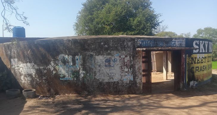 The community building located at the ancient Shiv temple became a ...