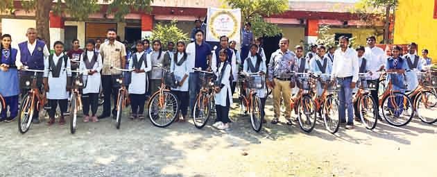 Farewell given to class 12th students in Salia Senior School, awards ...