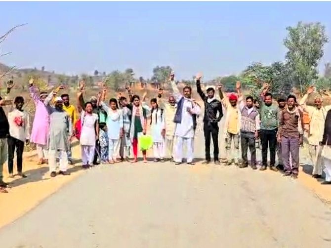 43 year old culvert dilapidated in Duddhi | दुद्धी में 43 साल पुरानी ...