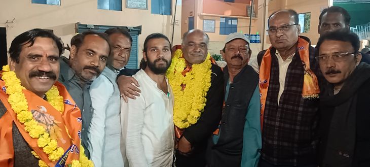 Dinesh Babele became the president of Hindu Utsav Samiti after defeating rival Laxmi Raikwar by ...