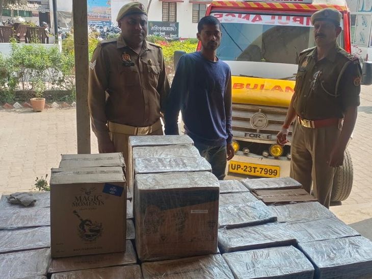 Alcohol smuggling racket busted in ambulance | एंबुलेंस से शराब तस्करी ...