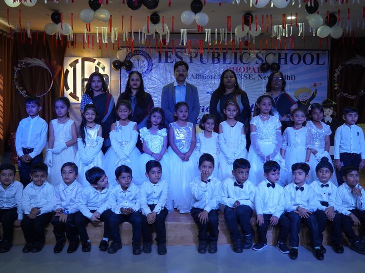 Time Machine themed graduation ceremony at IES School | आईईएस स्कूल में ...