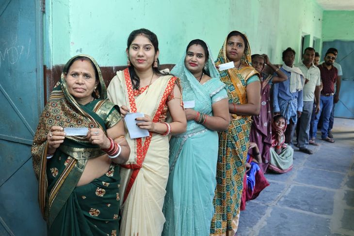 43.81% voting till noon: Crowd increased from 3 pm, queue till 7 pm in ...