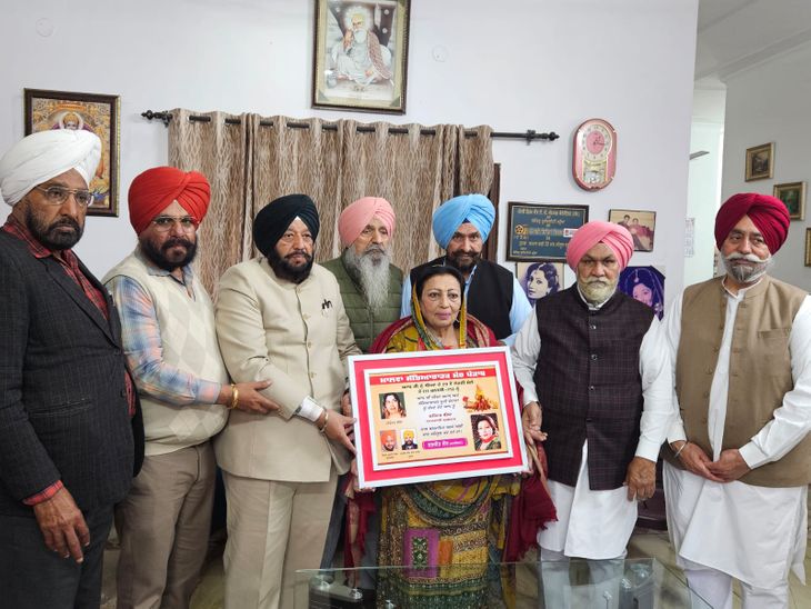 Folk singer Ranjit was given the Narinder Biba Memorial Award
