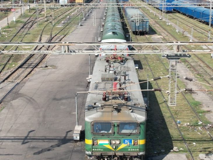 Rajasthan Kota Kota Western Central Railway Black Oil BTPN Rack White ...