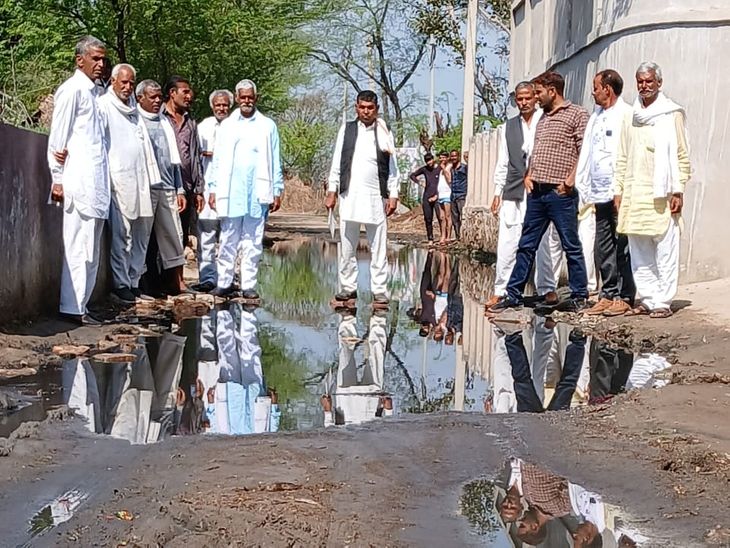 People are troubled by encroachment on the drain in Moodia village ...