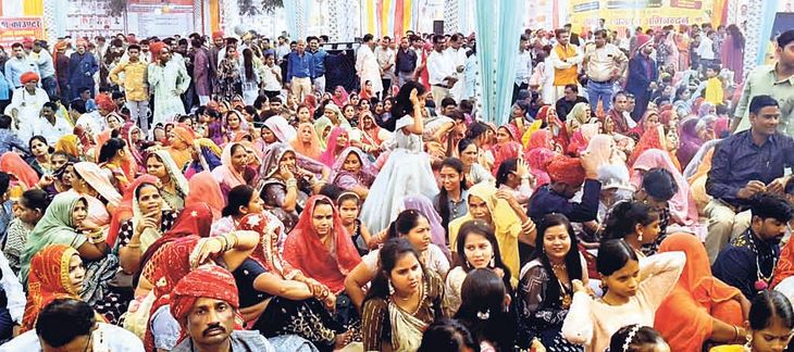 15 couples of Prajapati Samaj took the wedding vows and honoured the ...