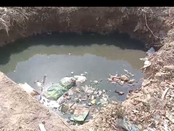 Innocent dies by drowning in a pit | गड्ढे में डूबकर मासूम की मौत ...