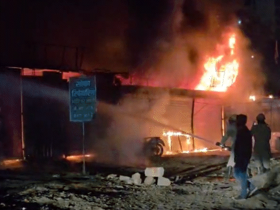 7 shops destroyed by fire in Indore