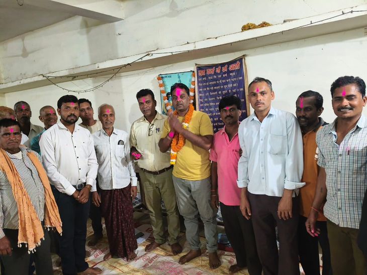 Sahu Samaj honored the new councilor of Ward 51 Haldi | साहू समाज ने ...