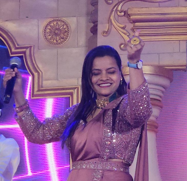 Folk singer Chandan spread her charm in the festival, Chhau dance mesmerized everyone | महोत्सव ...