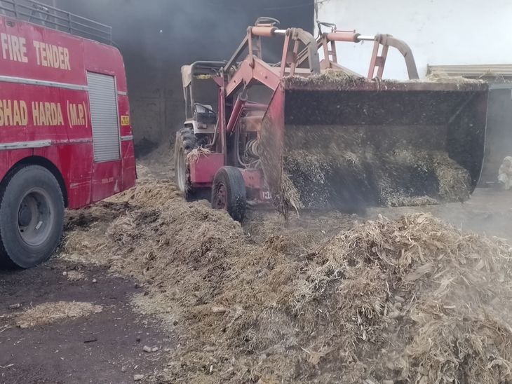 Fire broke out in a factory in Harda's Industrial Area | हरदा के ...