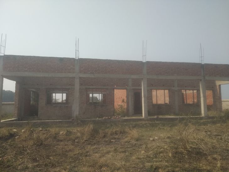Construction of mini secretariat stopped due to lack of funds | धन की ...