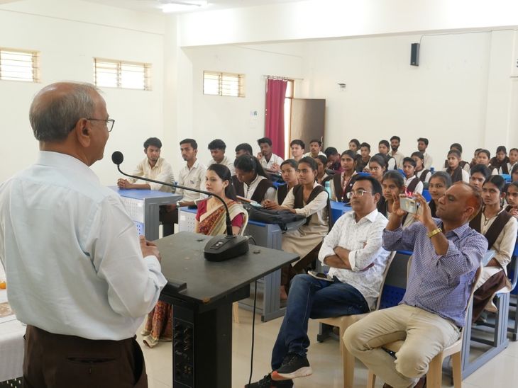 Awareness program on AIDS in Seoni Malwa | सिवनी मालवा में एड्स पर ...