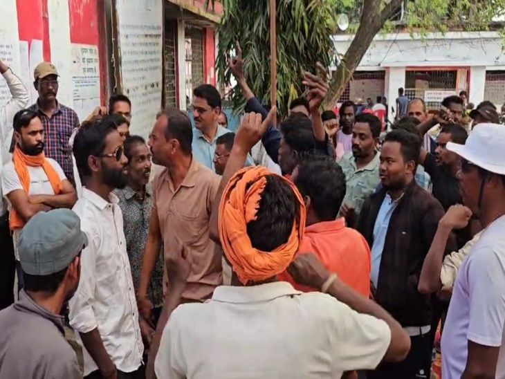 Allegations of irregularities in voting, uproar in front of Sitapur ...