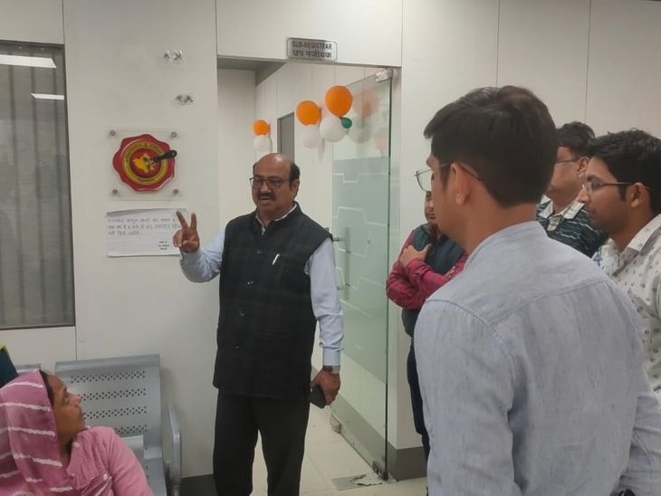 The collector inspected Phoolbagh and Chopanki police stations ...