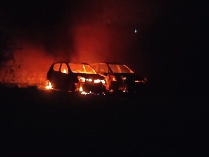 VIDEO of youths setting cars on fire | कारों में आग लगाते हुए युवकों का ...