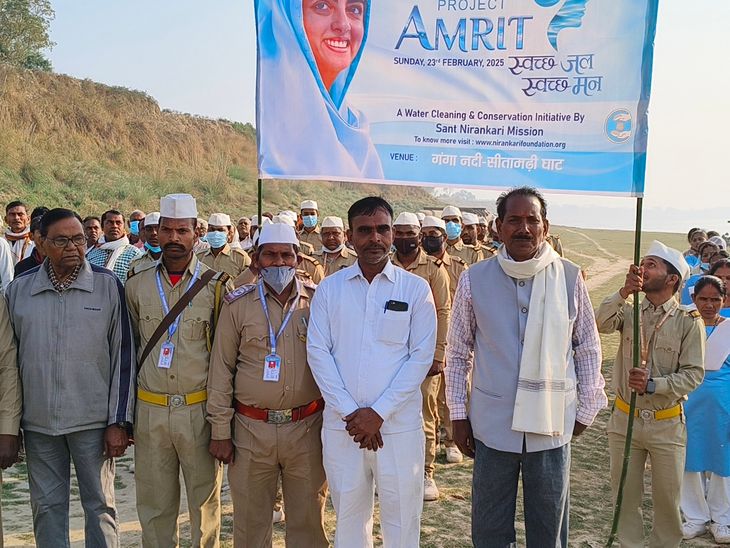 Hundreds of people gathered in Ganga cleaning campaign