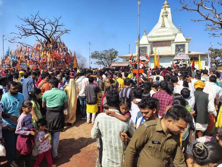 1 lakh devotees visited Chauragarh Shiva temple | चौरागढ़ शिव मंदिर में ...