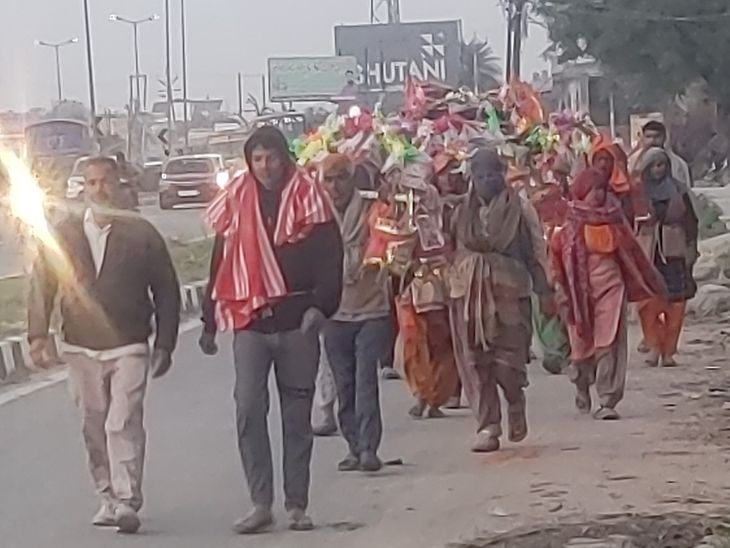 Crowd of Kanwariyas on NH-58 in Sardhana | सरधना में NH-58 पर ...