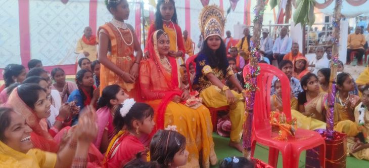 Devotees danced to wedding songs in the story of Rukmini's marriage ...