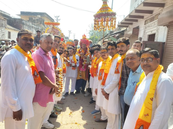 Pahadeshwar Bhakt Mandal took out a procession in Bayana, the city ...