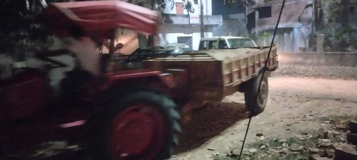 CO seized a tractor carrying illegal sand and handed it over to the ...