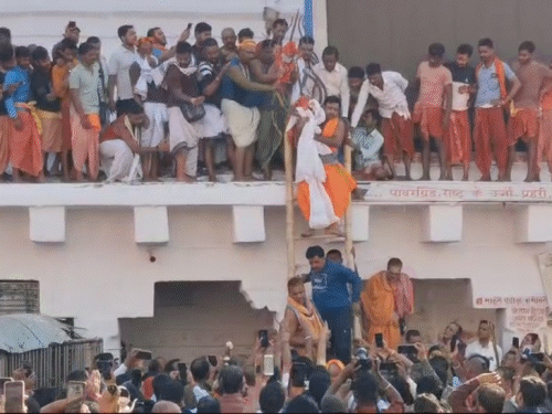 Panchshool was removed from Baba Baidyanath and Maa Parvati temple ...