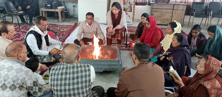 Geeta Granth should be there in every Sanatani's house: Joshi | गीता ...