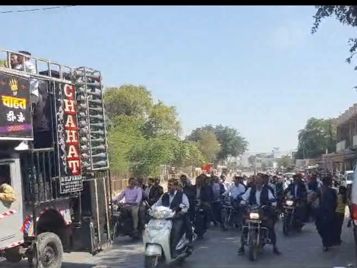 Demonstration of advocates in Kulpahar | कुलपहाड़ में अधिवक्ताओं का ...