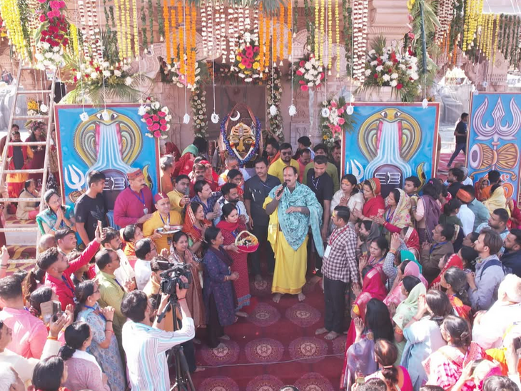 Rudraksha festival begins in Kubereshwar Dham | कुबेरेश्वरधाम में रुद्राक्ष महोत्सव का आगाज: सवा ...