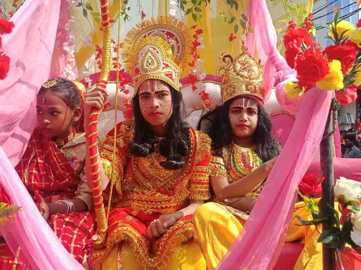 A grand Shiva procession was taken out in Gadwar-Ratasara on the ...