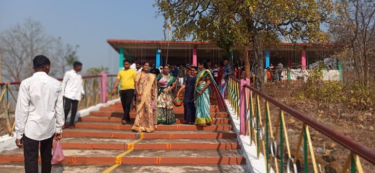 Worship was performed at Mahadev Ghat Temple | महादेव घाट मंदिर में ...