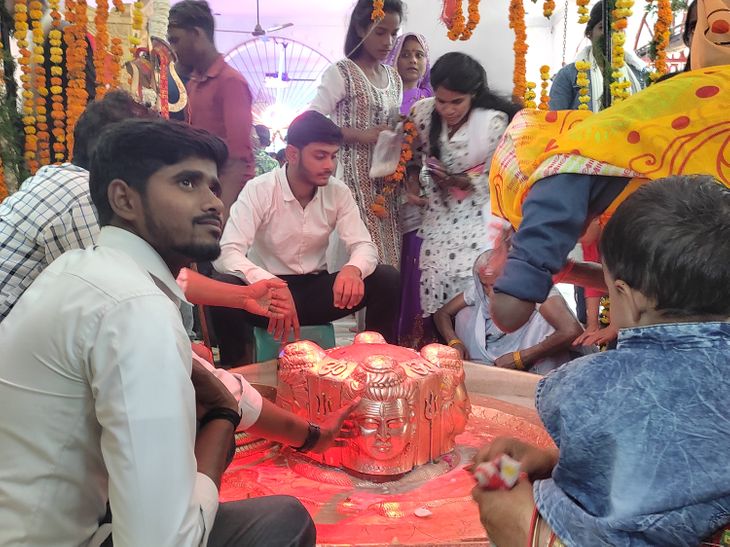 Crowd of devotees at Jangeshwar Hari Har Dham in Achalganj | अचलगंज के ...