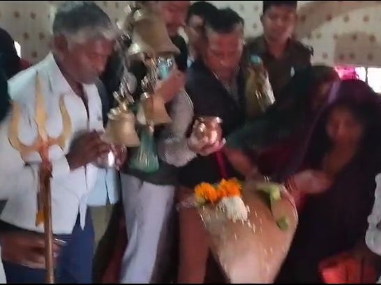 Unique Shivling of Kundeshwar Dham of Khaga | खागा के कुंडेश्वर धाम का ...