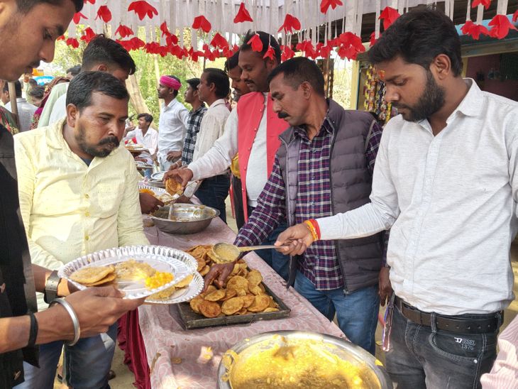 Grand feast at Padila fair on Mahashivaratri Prajapati Samaj organized ...