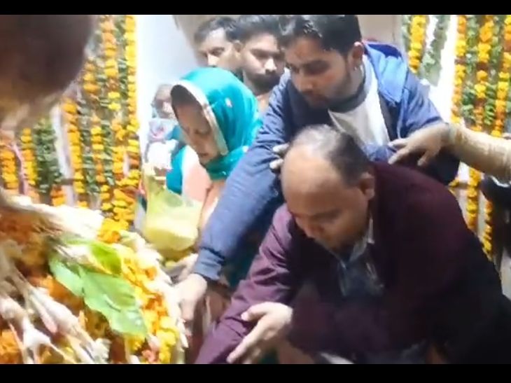 Crowds gathered at Mankeshwar Mahadev temple on Mahashivratri in ...