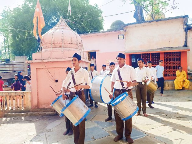 The Swayamsevak Sangh played the Jai Ghosh of Bholenath with the tune ...