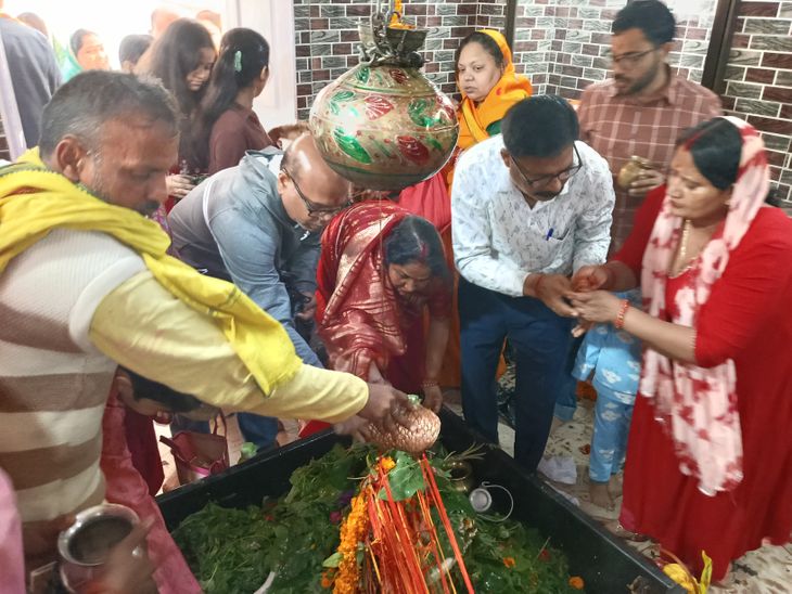 On Mahashivratri, devotees gathered in the Shiv temple of Irrigation ...