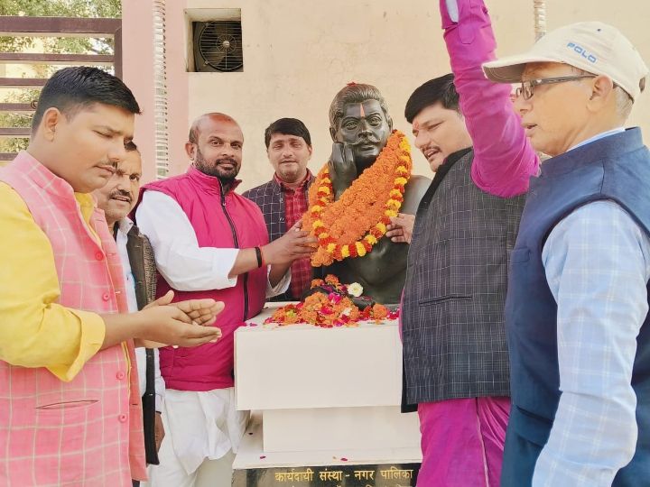 Heartfelt tribute paid to Chandrashekhar Azad on his death anniversary