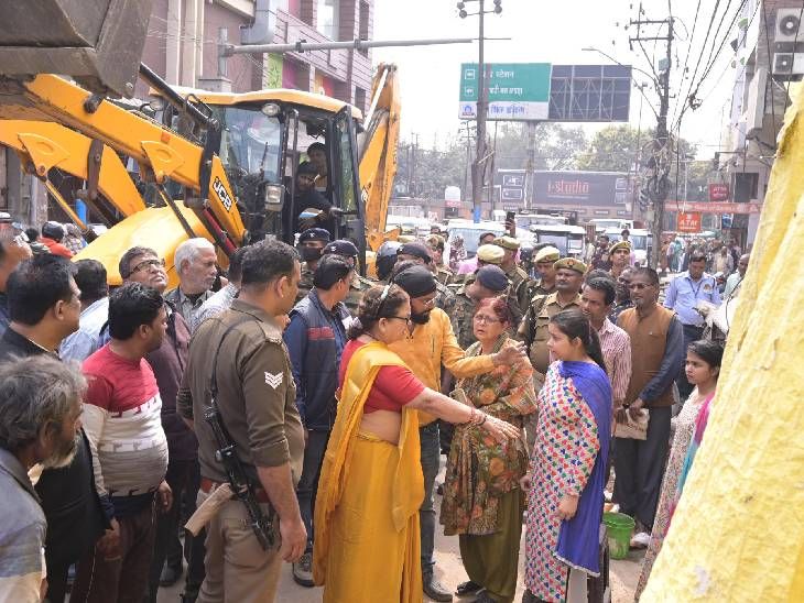 Occupation of drains from Jareeb Chowki to Bajaria, bulldozer roared ...