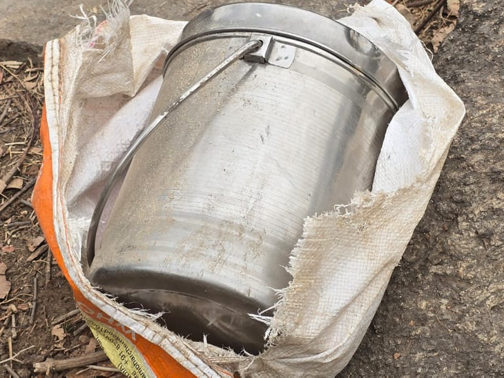 Naxals' plans foiled! 15 kg can bomb defused | गया में 15KG केन बम को ...