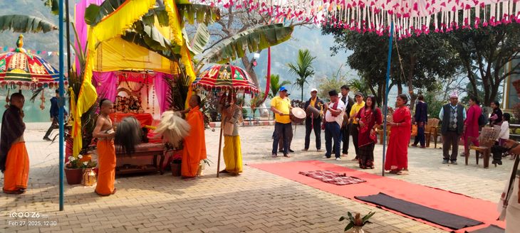 Lord Vishnu's procession started with pomp and show, Ved-reading boys ...