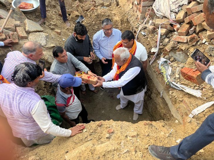Bhoomi Pujan for construction of main gate, office, hall in Gaushala ...